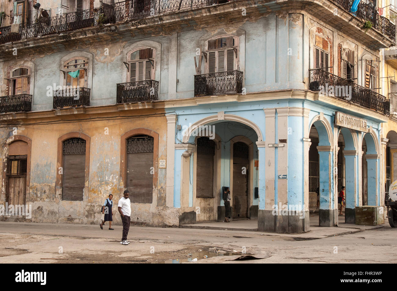 Colonial buildings along the streets in Havana Cuba Stock Photo - Alamy