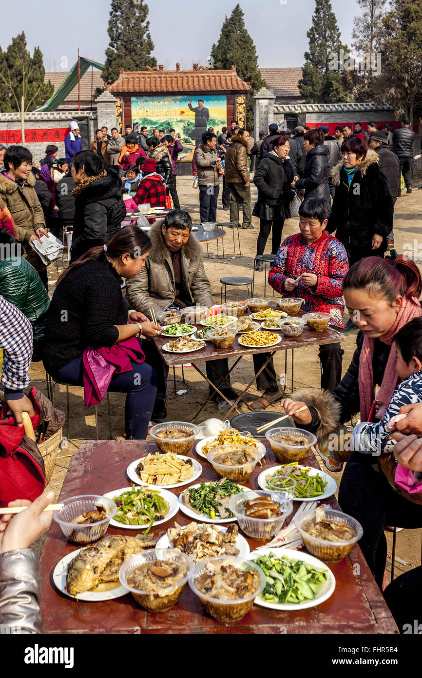 Puyang, Puyang, CHN. 26th Feb, 2016. 2000 people from the hometown of ...