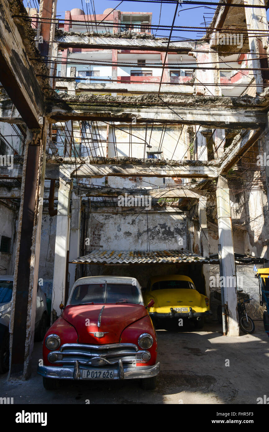 Cuban slum hi-res stock photography and images - Alamy