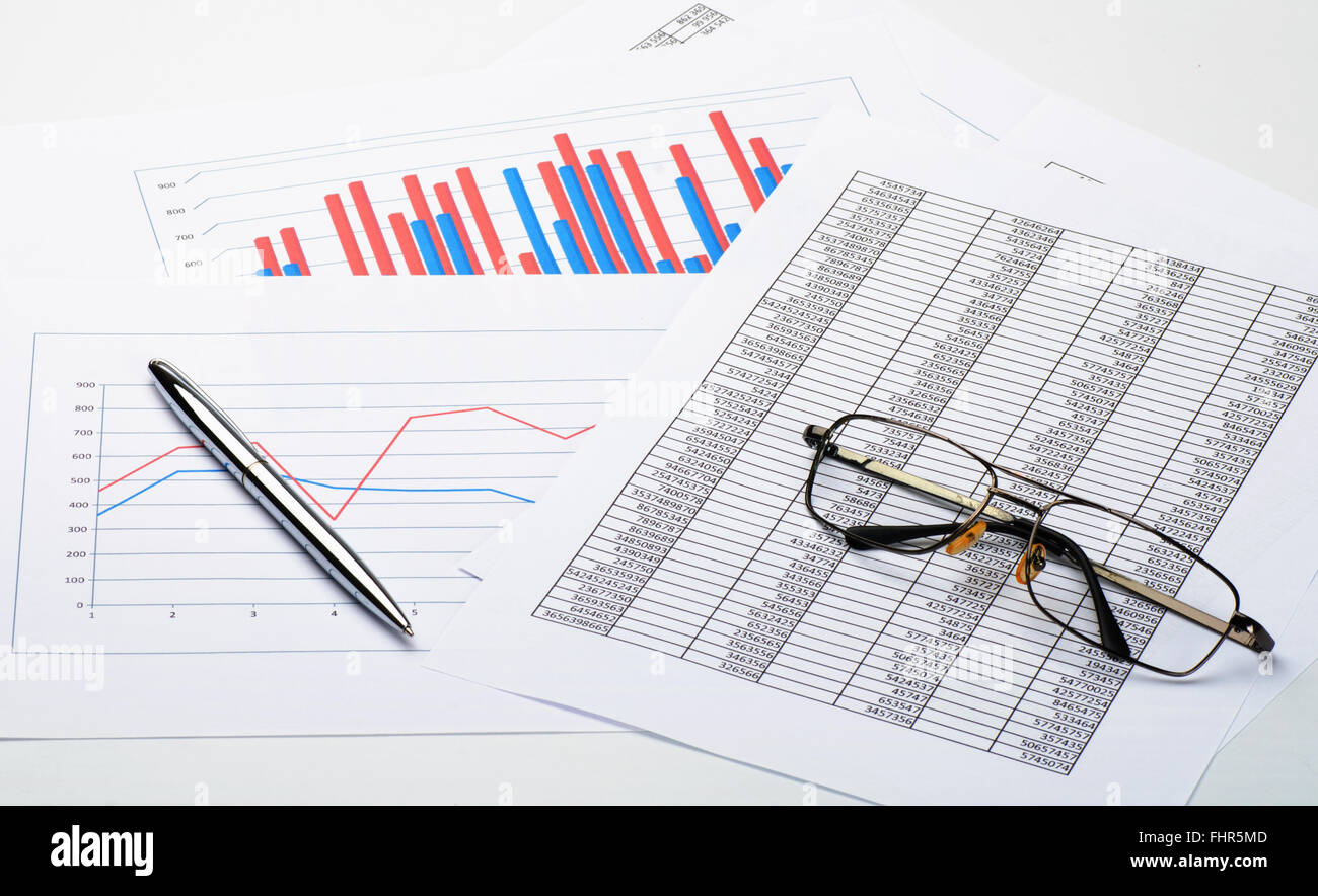 Pen on document report hi-res stock photography and images - Alamy