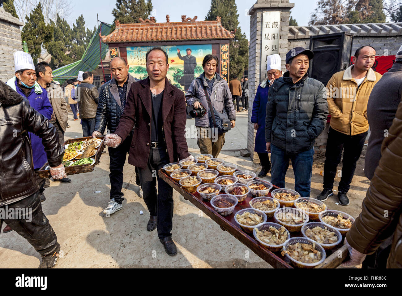 Puyang, Puyang, CHN. 26th Feb, 2016. 2000 people from the hometown of ...