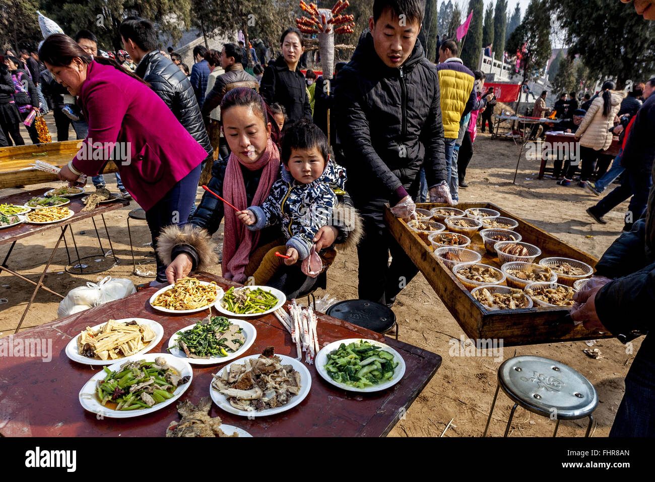 Puyang, Puyang, CHN. 26th Feb, 2016. 2000 people from the hometown of ...
