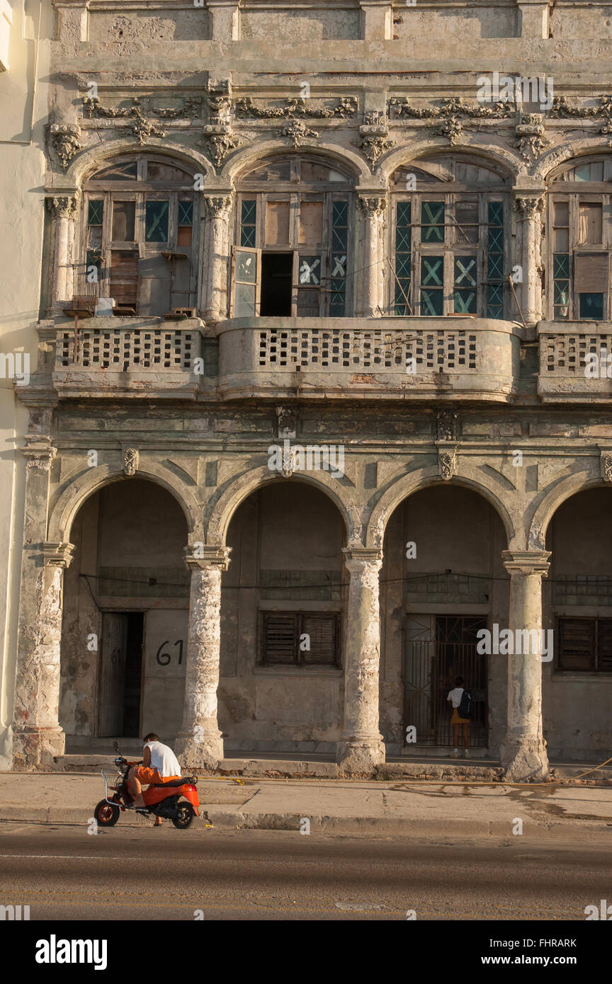 Colonial buildings along the streets in Havana Cuba Stock Photo - Alamy