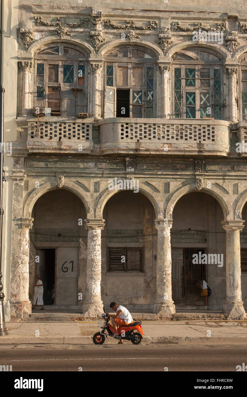 Colonial buildings along the streets in Havana Cuba Stock Photo - Alamy