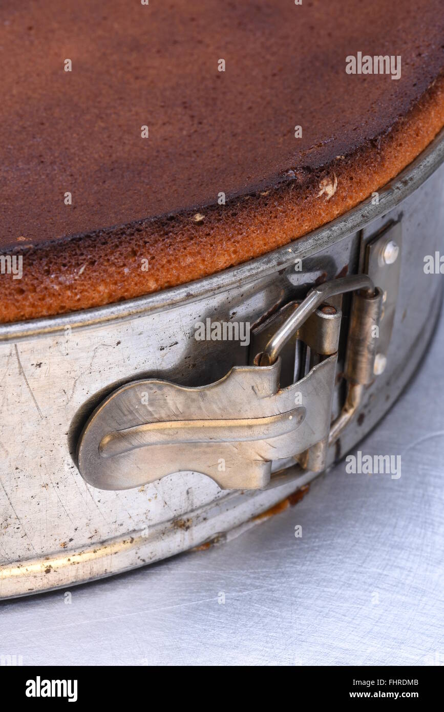 Metal cake tin hi-res stock photography and images - Alamy