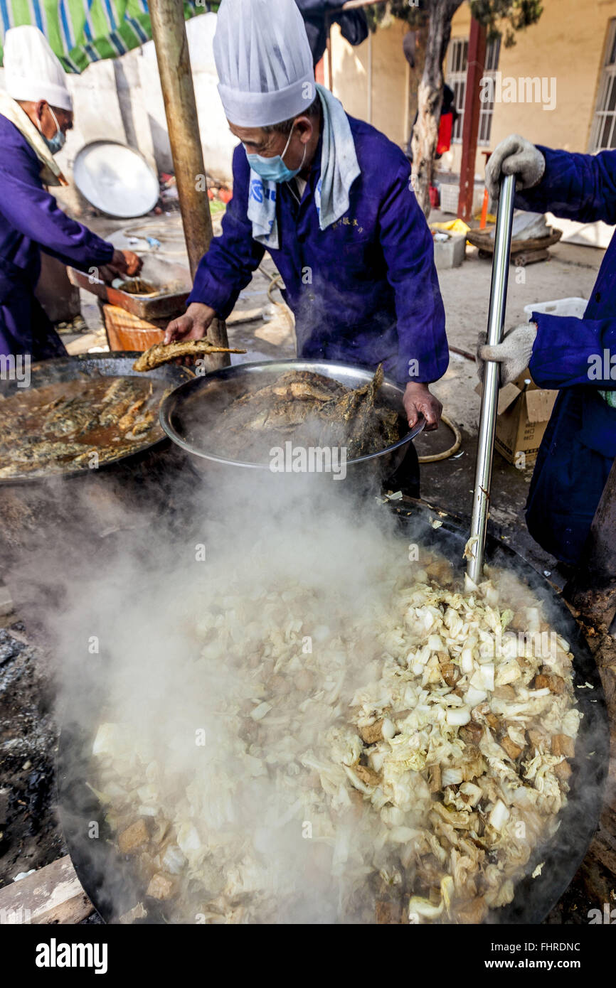 Puyang, Puyang, CHN. 26th Feb, 2016. 2000 people from the hometown of ...