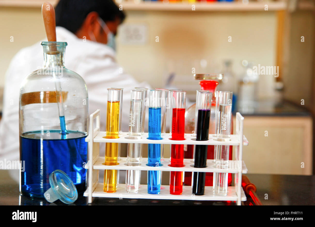 Student working in a Biology Lab Stock Photo - Alamy