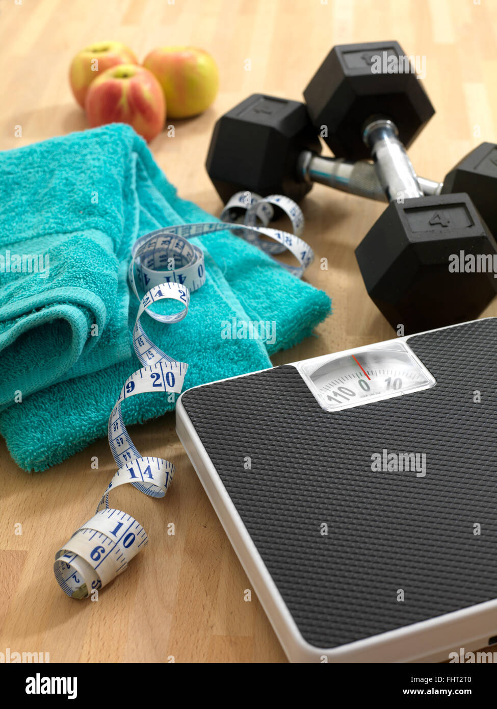 Object scale weighing hi-res stock photography and images - Alamy