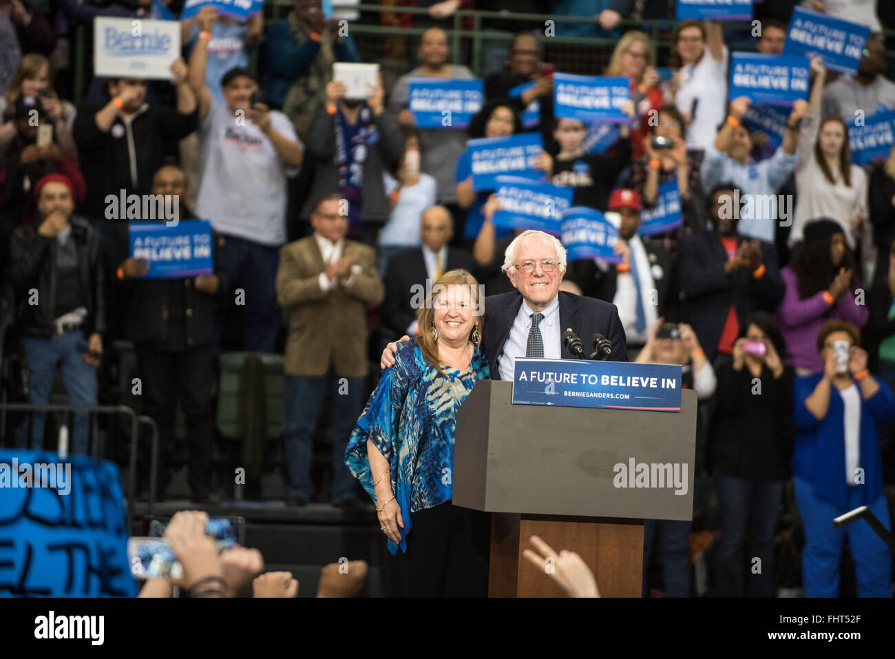 Bernie sanders 2016 hi-res stock photography and images - Alamy
