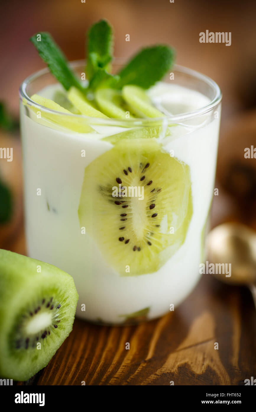Greek yogurt with kiwi Stock Photo - Alamy
