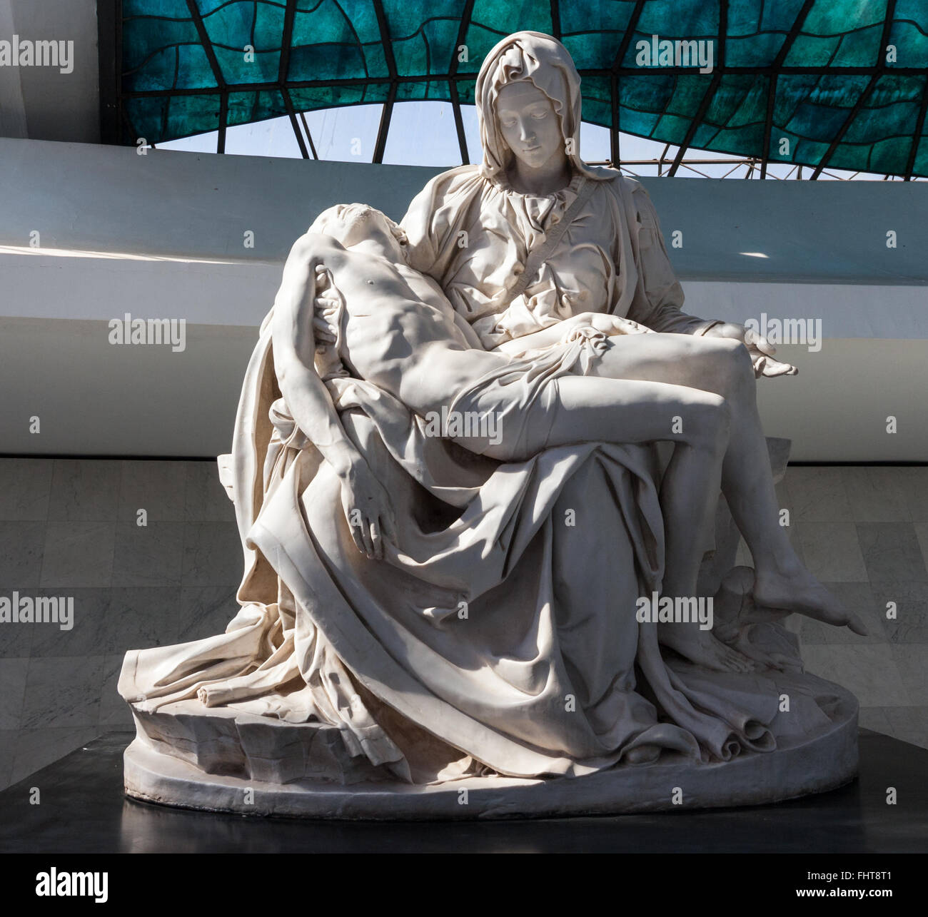 Pieta statues hi-res stock photography and images - Alamy