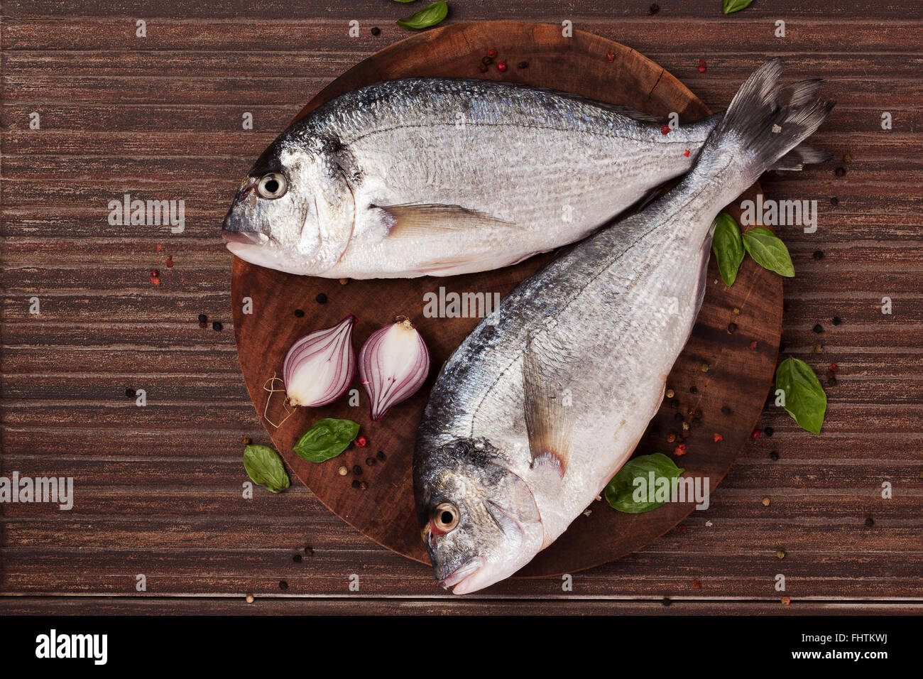 Chopping fish hi-res stock photography and images - Alamy