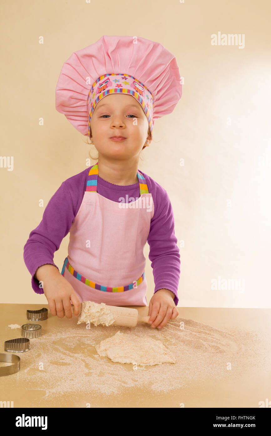 Little girl chef Stock Photo - Alamy