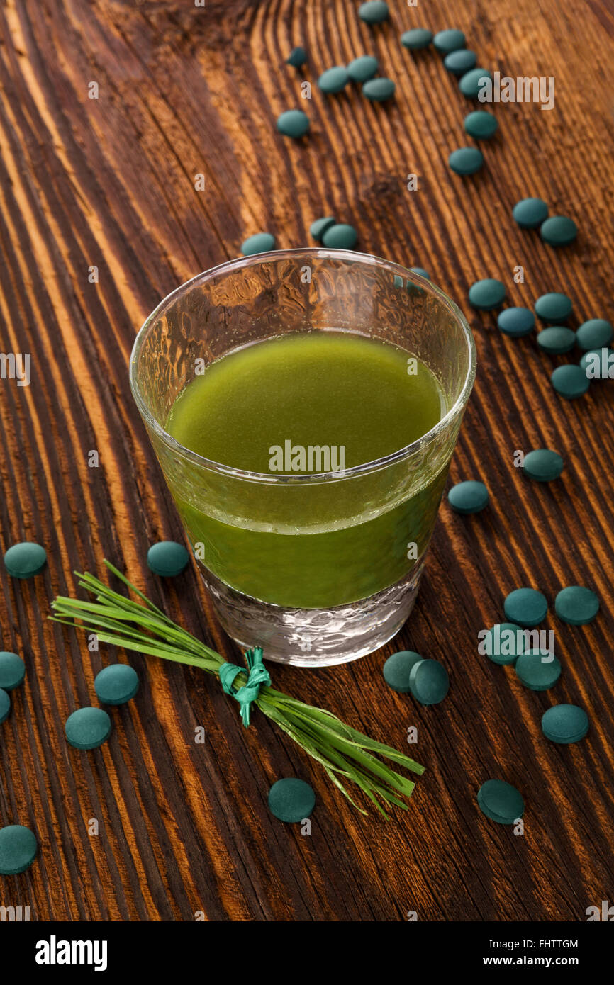 Spirulina, chlorella, barley and wheatgrass Stock Photo - Alamy