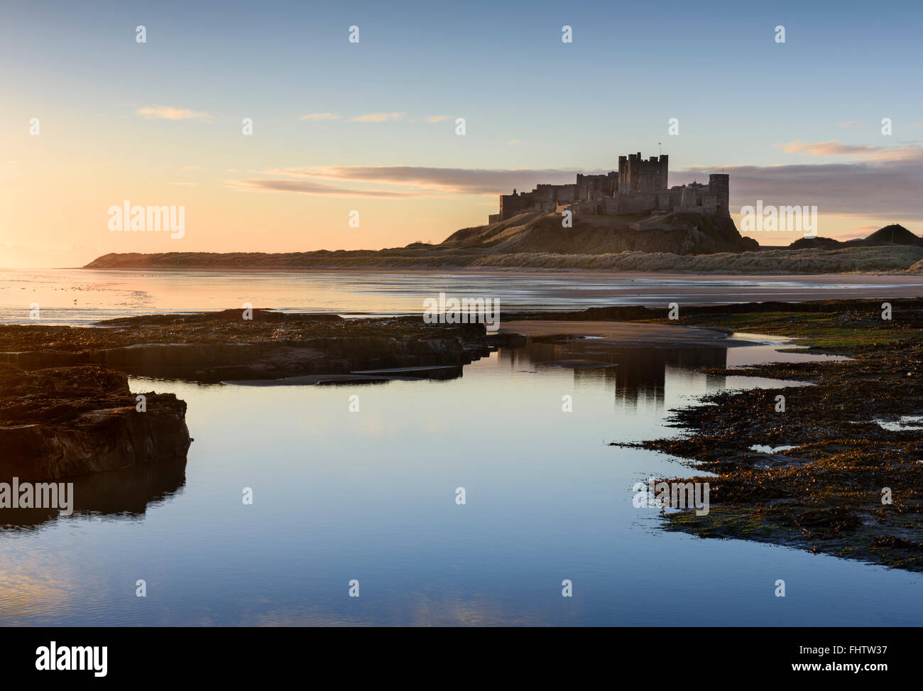 Castle on sea coast hi-res stock photography and images - Alamy