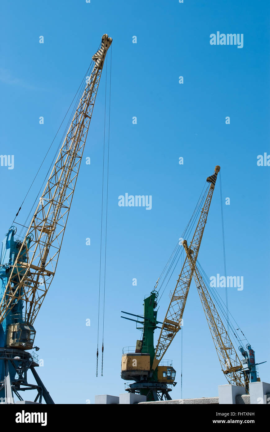 Work of cargo cranes hi-res stock photography and images - Alamy