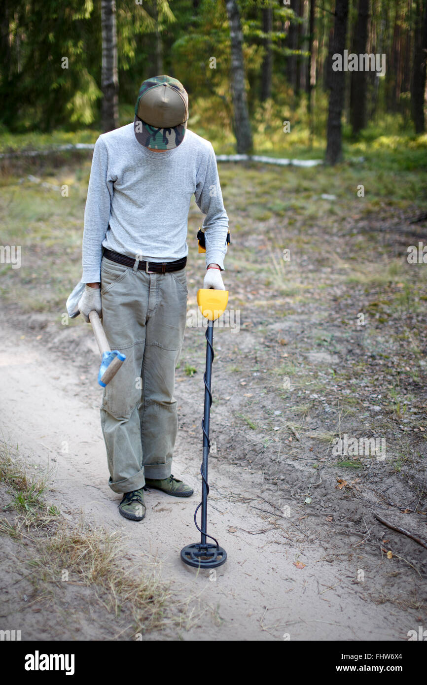 Old man searching on hi-res stock photography and images - Alamy