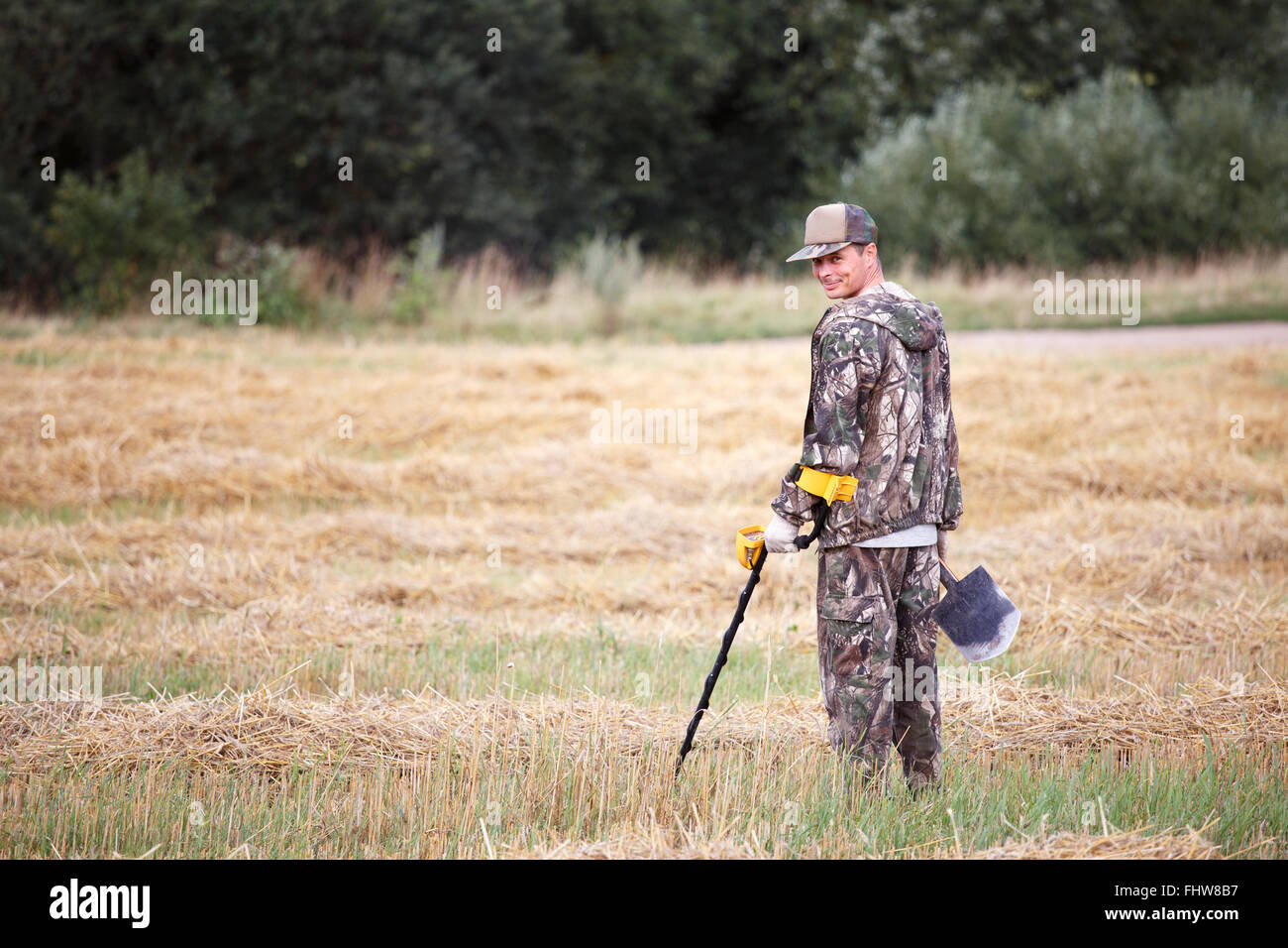 Man with metal detector hi-res stock photography and images - Alamy