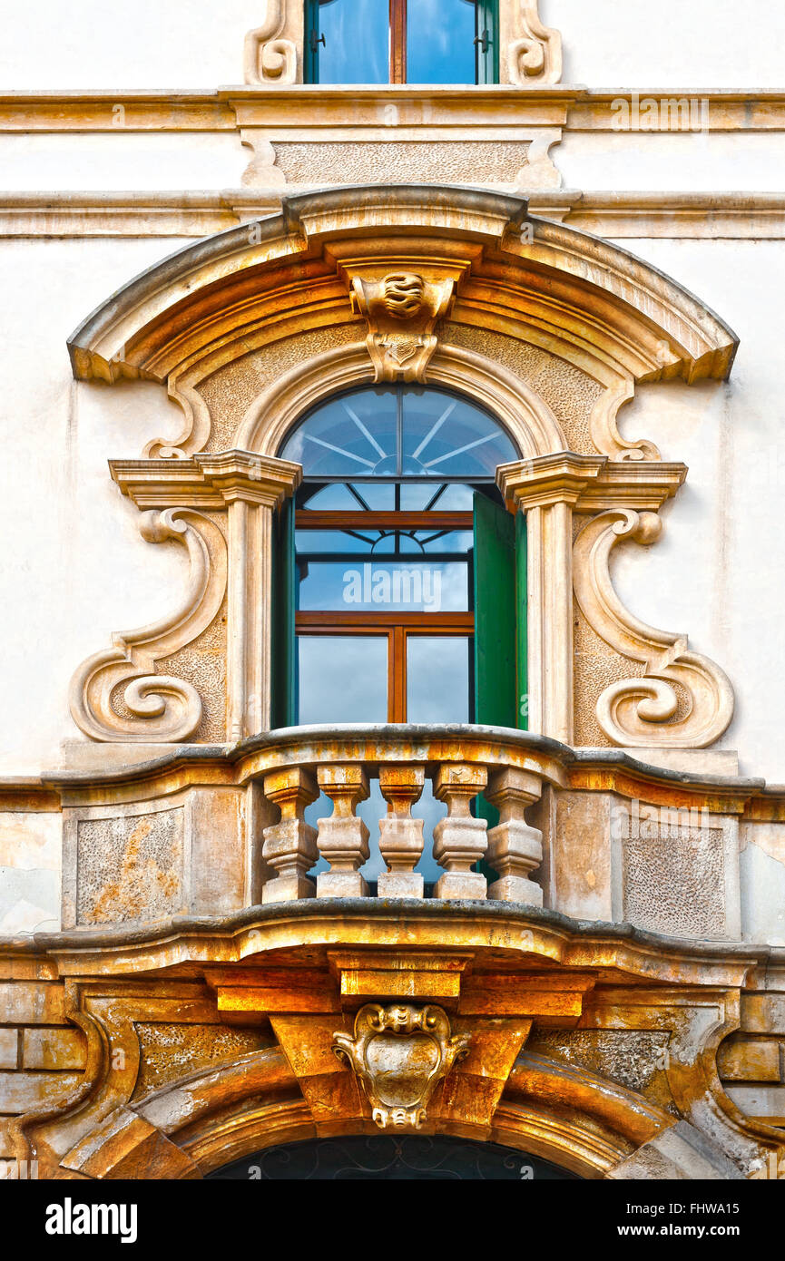 Balustrade facade balcony city hi-res stock photography and images - Alamy