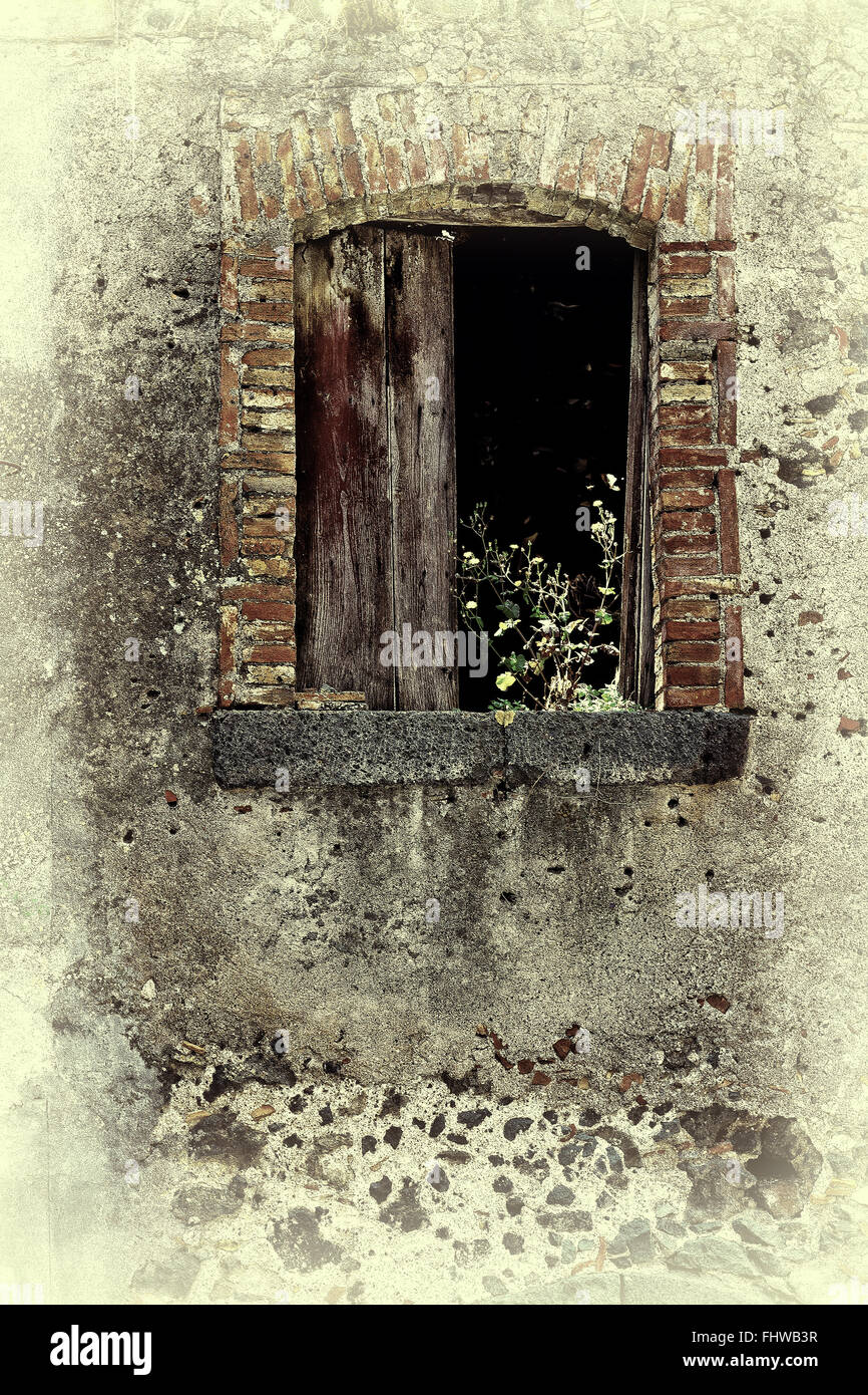 Italian destroyed houses hi-res stock photography and images - Alamy