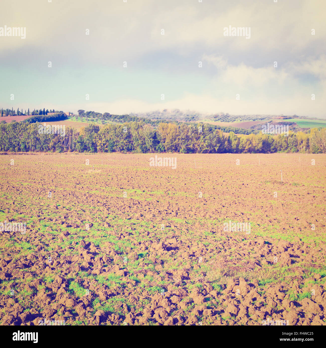 Mist over farm hi-res stock photography and images - Alamy