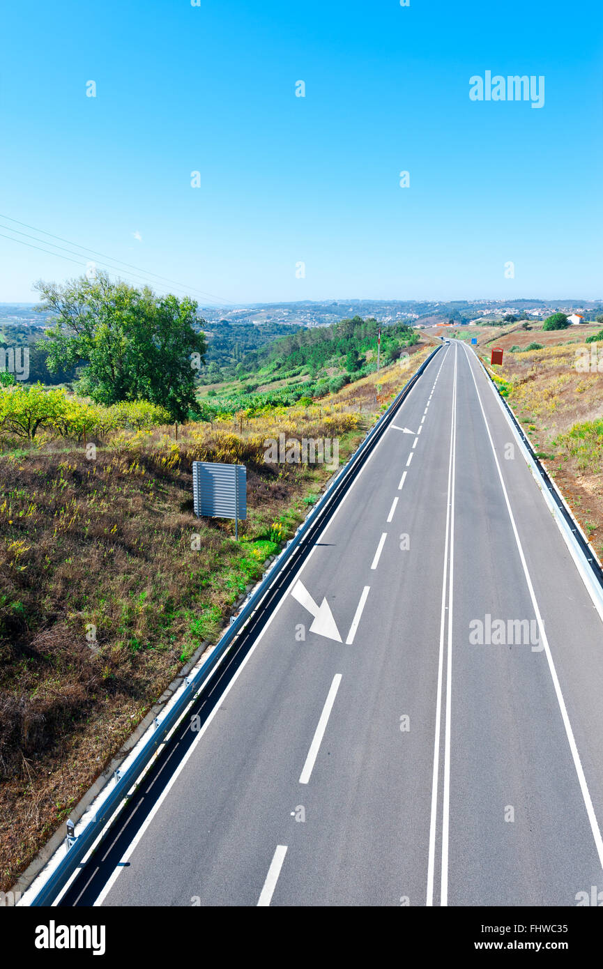 Straight road city hi-res stock photography and images - Alamy
