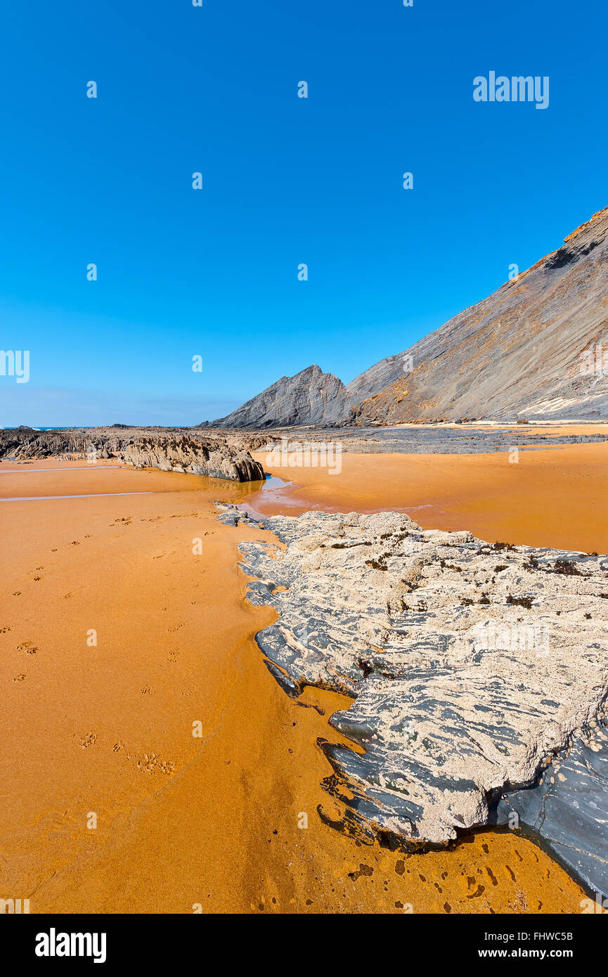 Black rock reef hi-res stock photography and images - Alamy