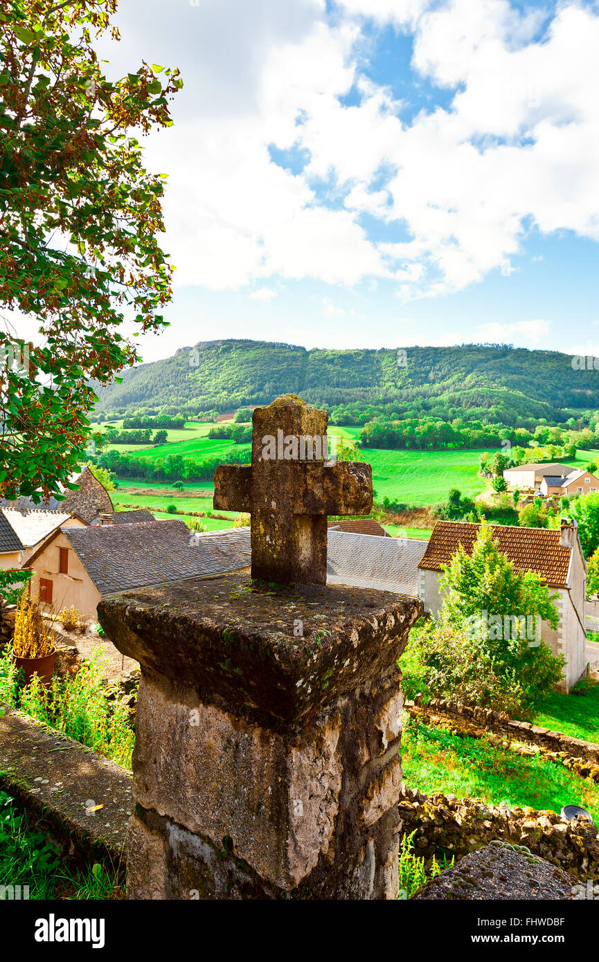 Outdoor stone cross hi-res stock photography and images - Alamy