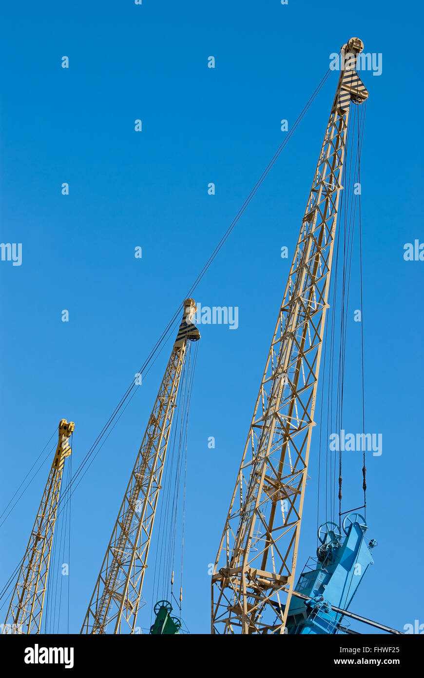 Cargo cranes hi-res stock photography and images - Alamy