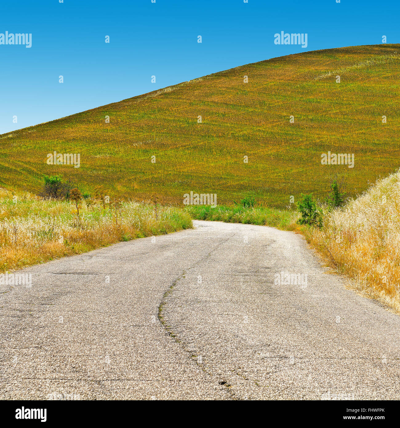 Wavy road hi-res stock photography and images - Alamy