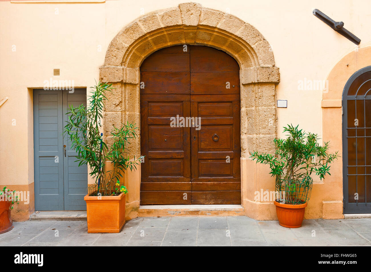 Italian italy arch brick flower hi-res stock photography and images - Alamy