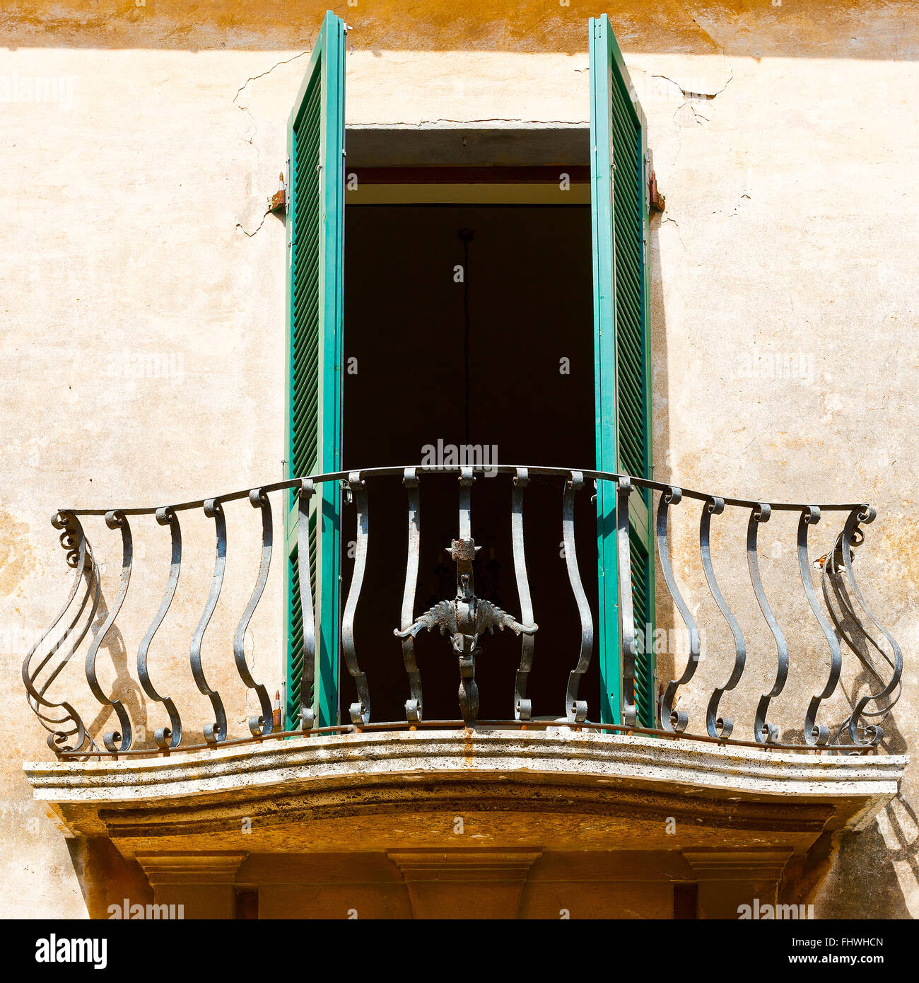 Italian style balcony hi-res stock photography and images - Alamy