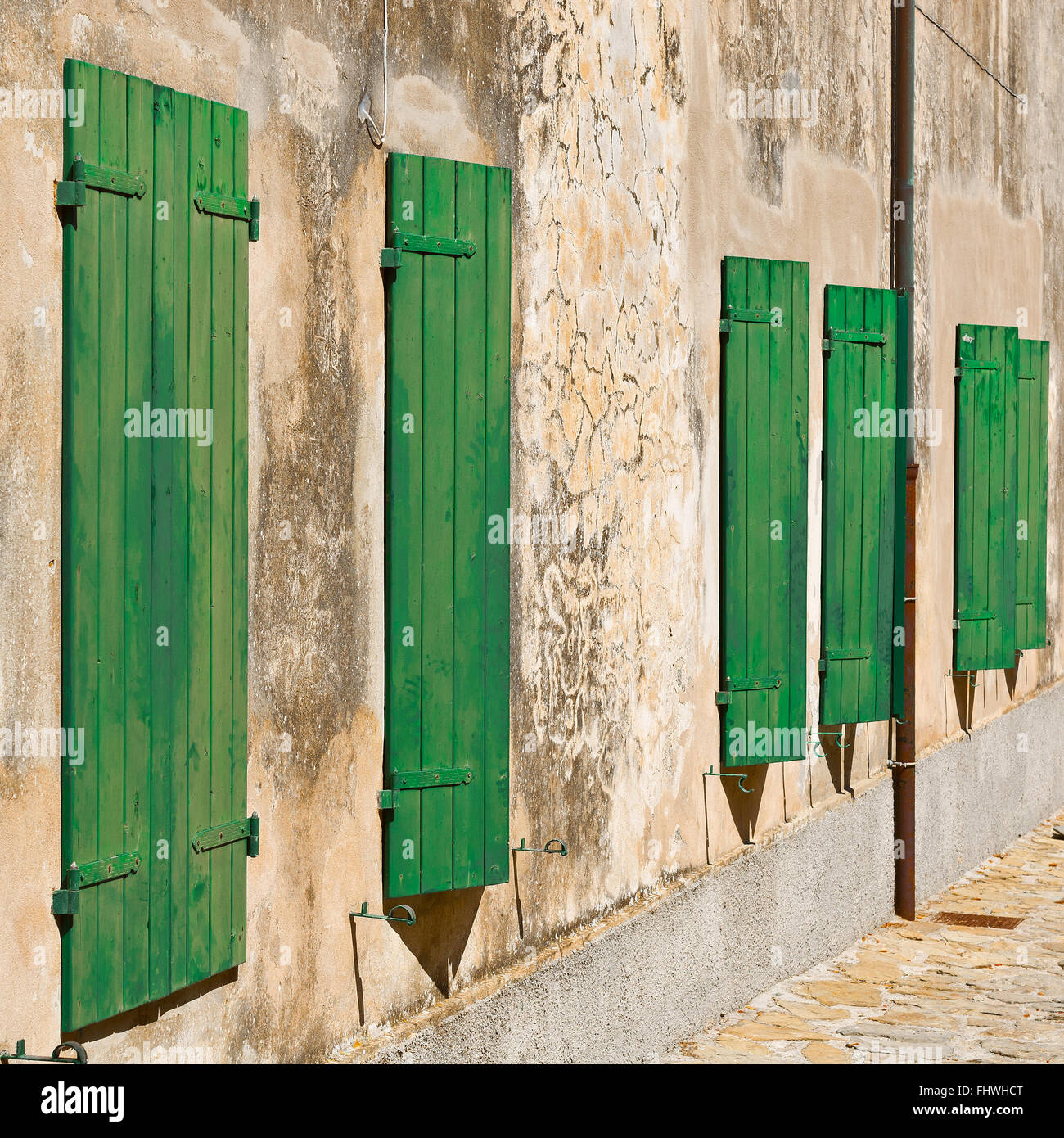 Italian windows hi-res stock photography and images - Alamy