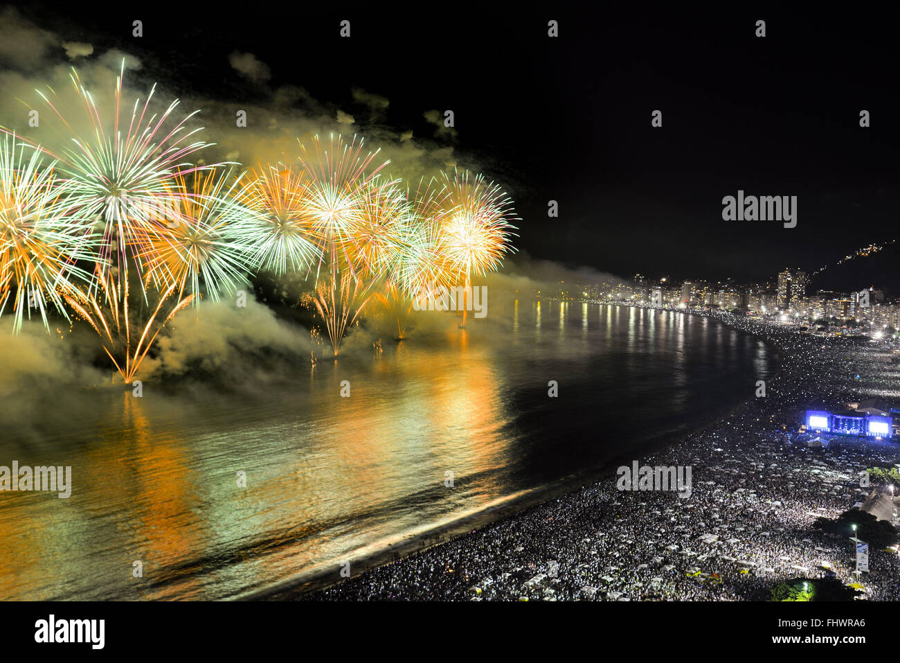 Fireworks Crowd Beach High Resolution Stock Photography and Images - Alamy