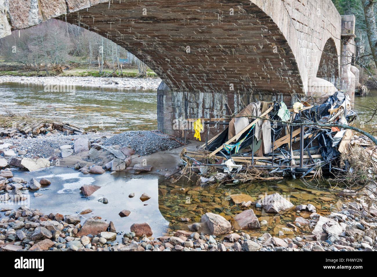 River dee bridge disaster hi-res stock photography and images - Alamy