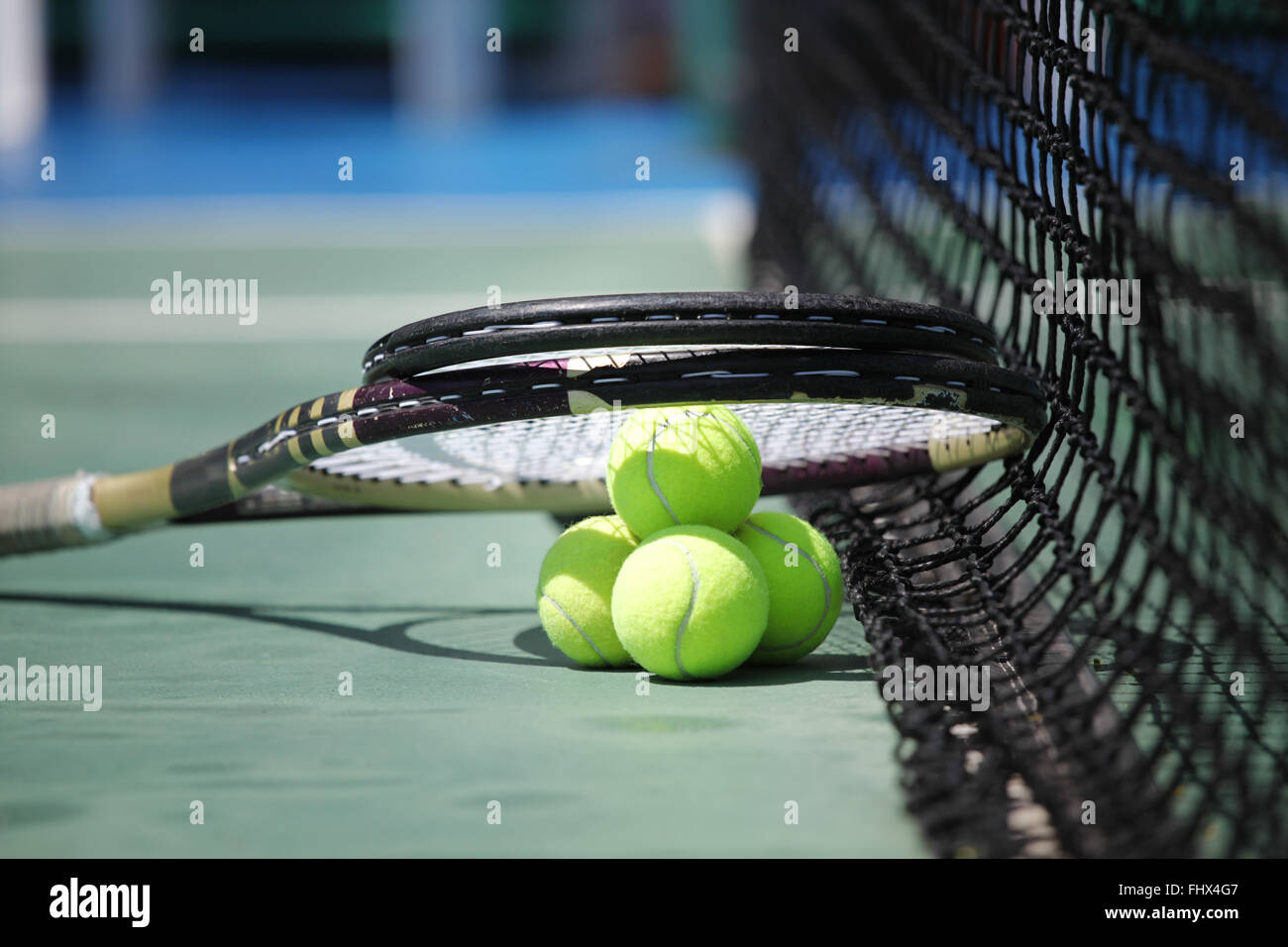 Racket on court hi-res stock photography and images - Alamy