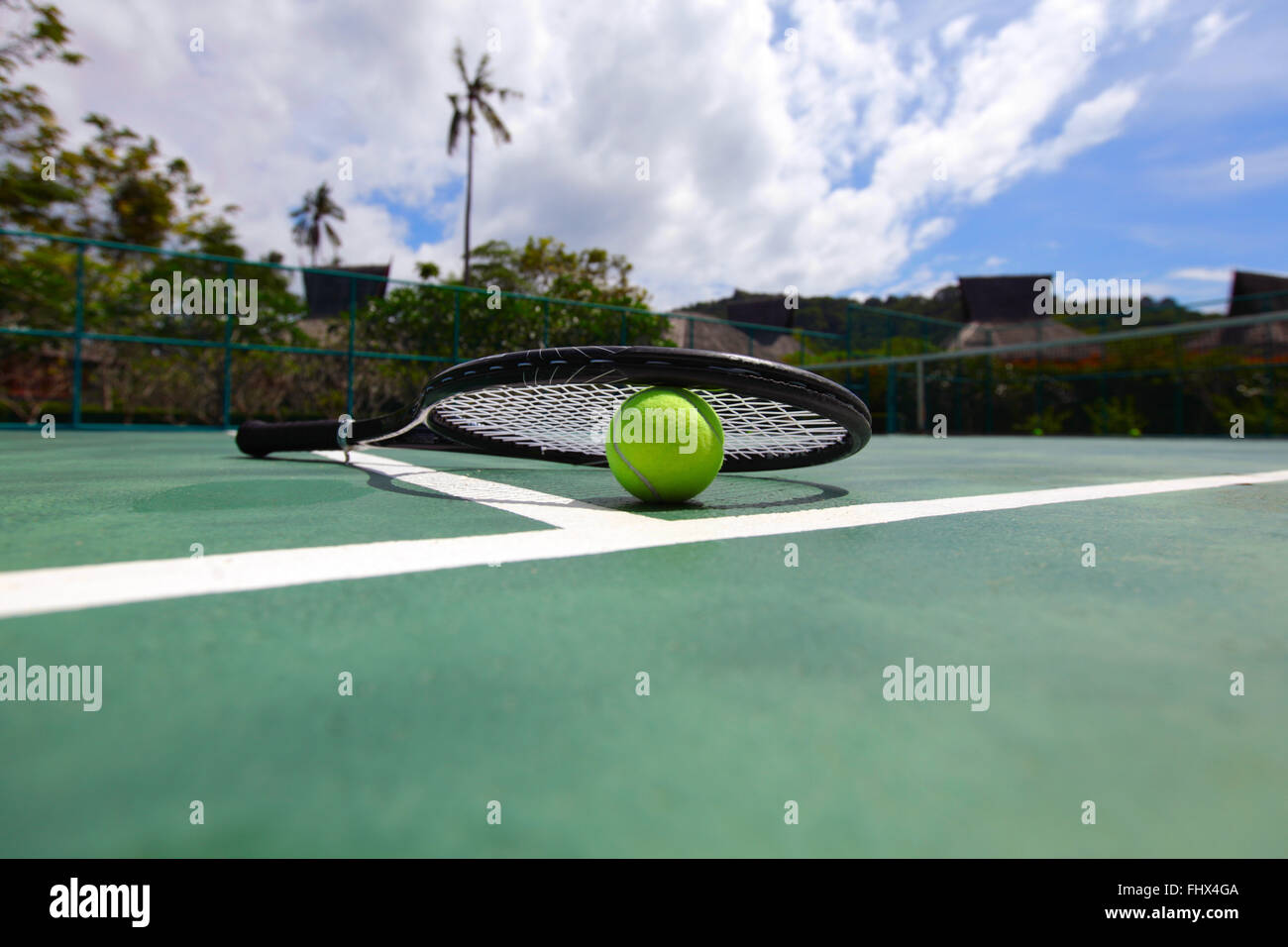 Racket on court hi-res stock photography and images - Alamy