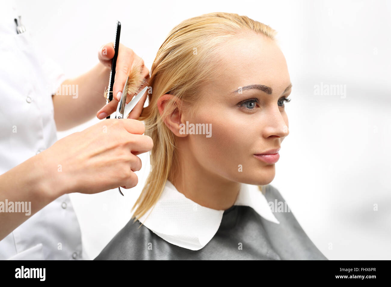 Haircut woman salon hi-res stock photography and images - Alamy