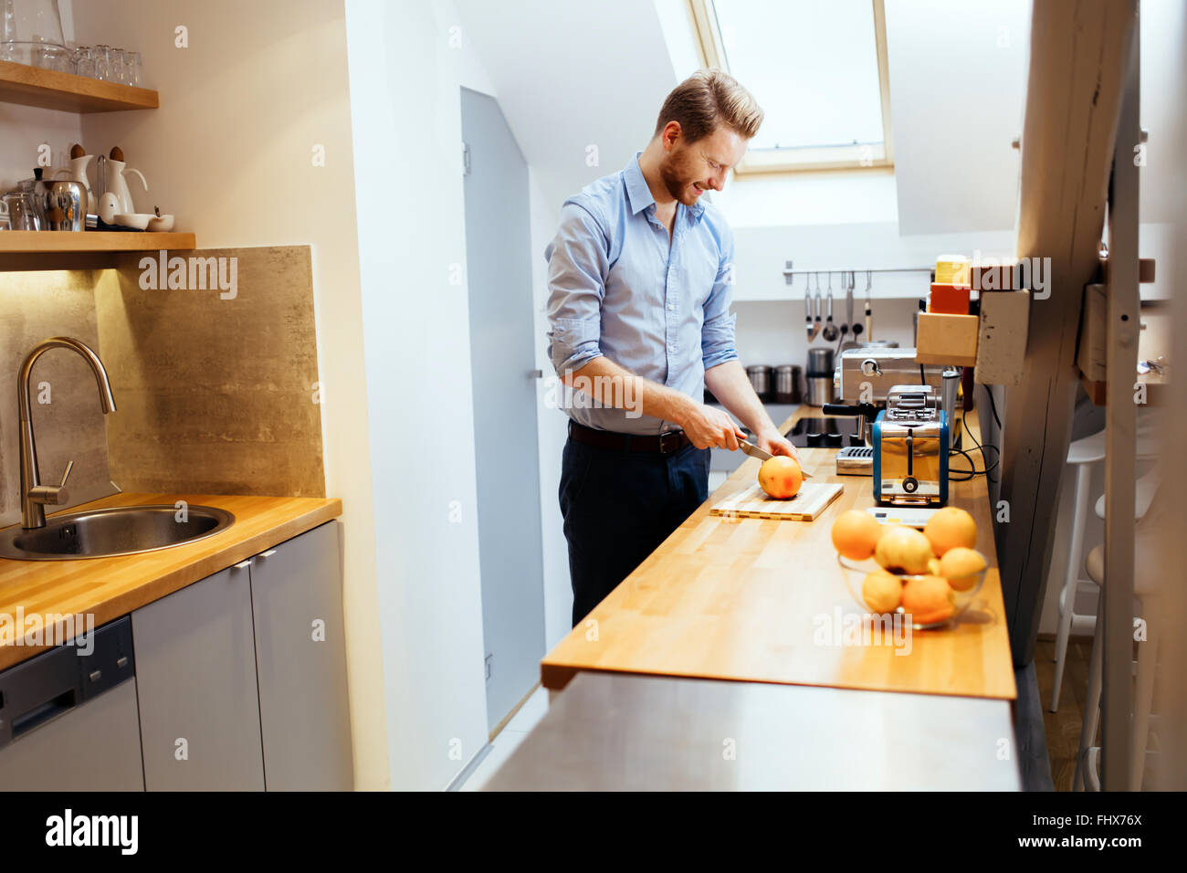 Man kitchen hi-res stock photography and images - Alamy