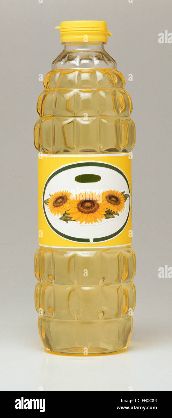 A bottle of vegetable oil Stock Photo - Alamy