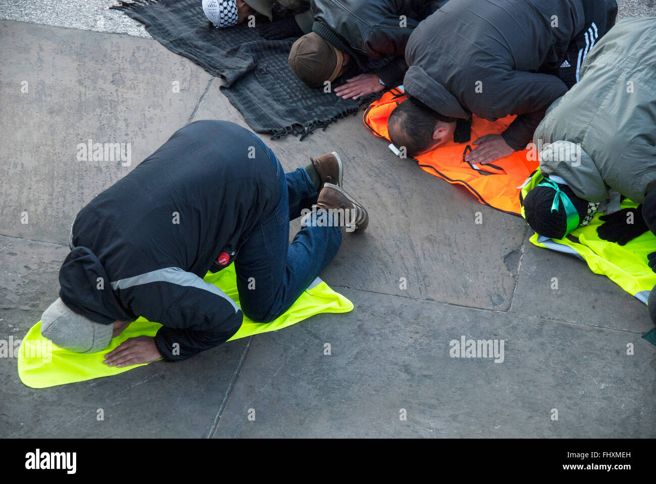 Muslim prayers london hi-res stock photography and images - Alamy