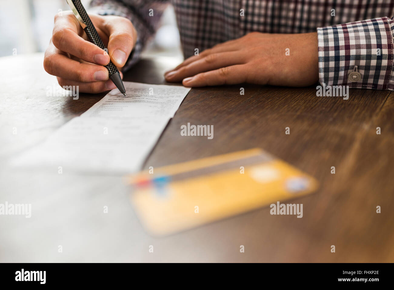 Signing table hi-res stock photography and images - Alamy