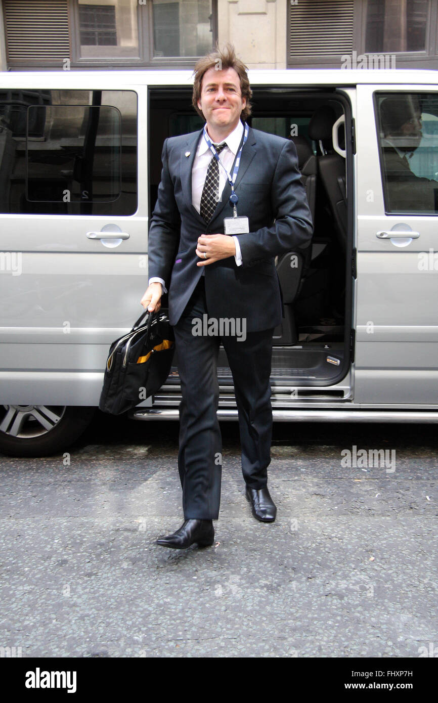 JONATHAN ROSS suit, (credit image © Jack Ludlam Stock Photo - Alamy