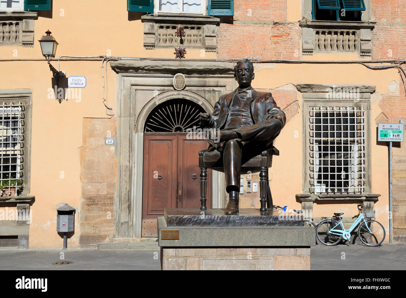 Puccini statue, Piazza Cittadella, Lucca, Tuscany, Italy, Europe Stock ...