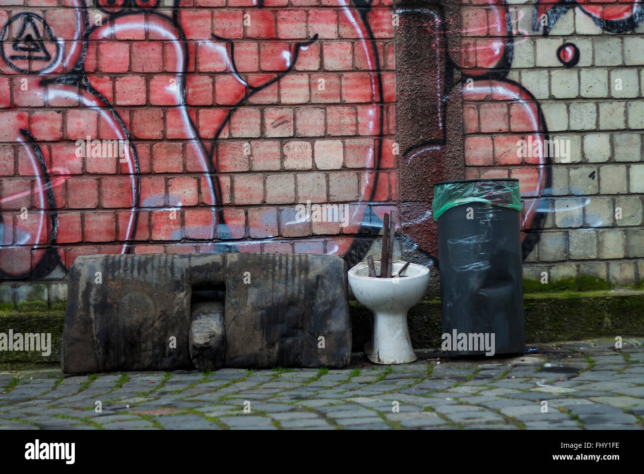 Graffiti wall and some garbage Stock Photo - Alamy