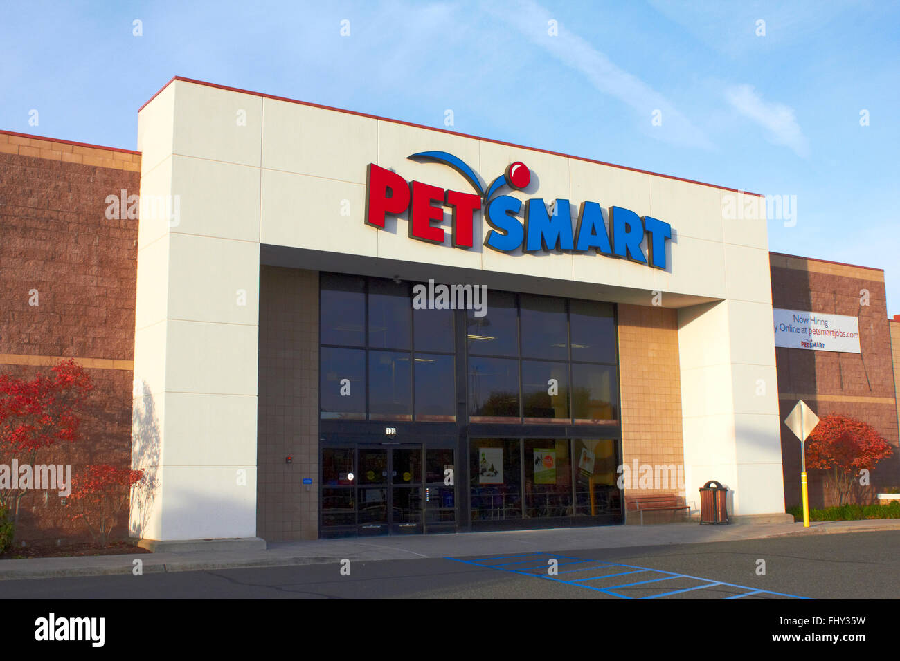 Pet smart logo hi-res stock photography and images - Alamy