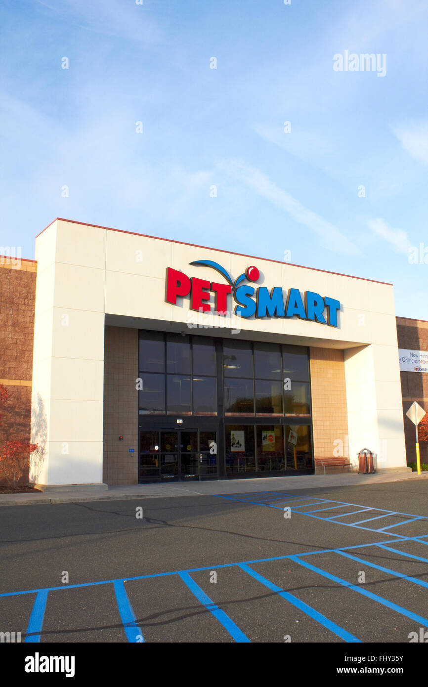 Pet smart logo hi-res stock photography and images - Alamy