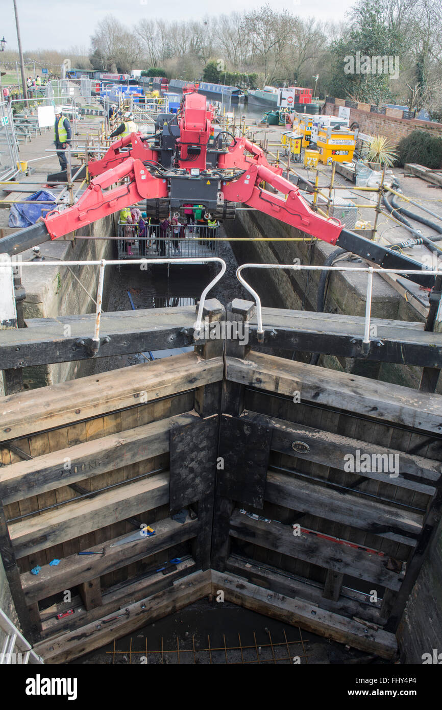 Canal & River Trust Carry out Gate Replacement Works at Lock 50 ...