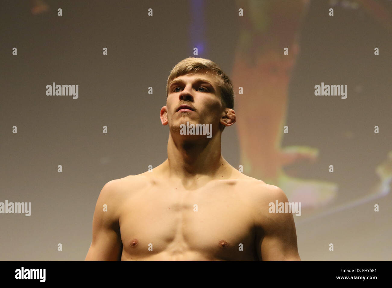 Ufc london octagon hi-res stock photography and images - Alamy