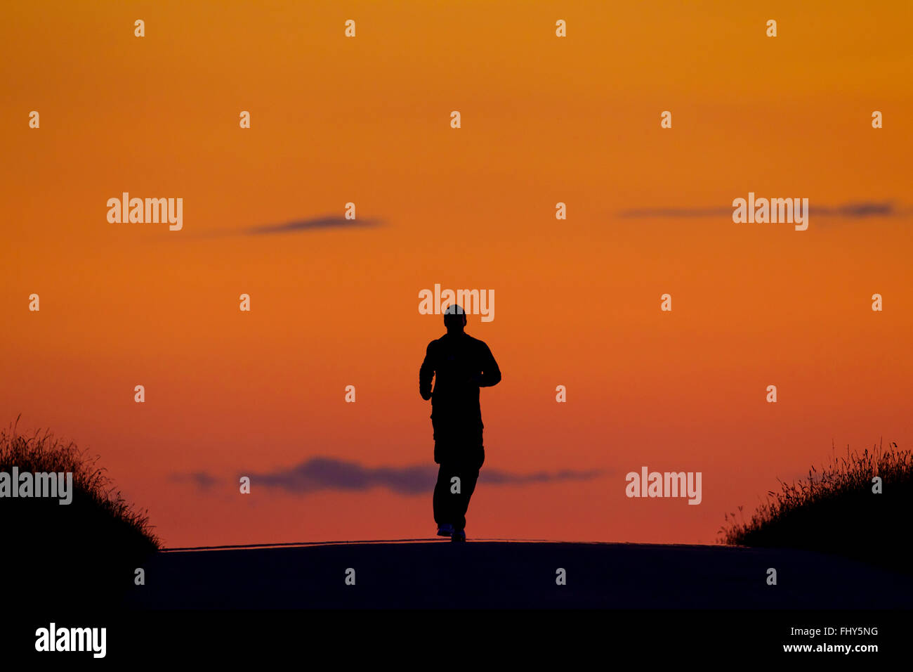 Man running at sunset hi-res stock photography and images - Alamy